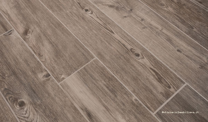 Posa gres porcellanato effetto legno: schemi e tempi di posa.